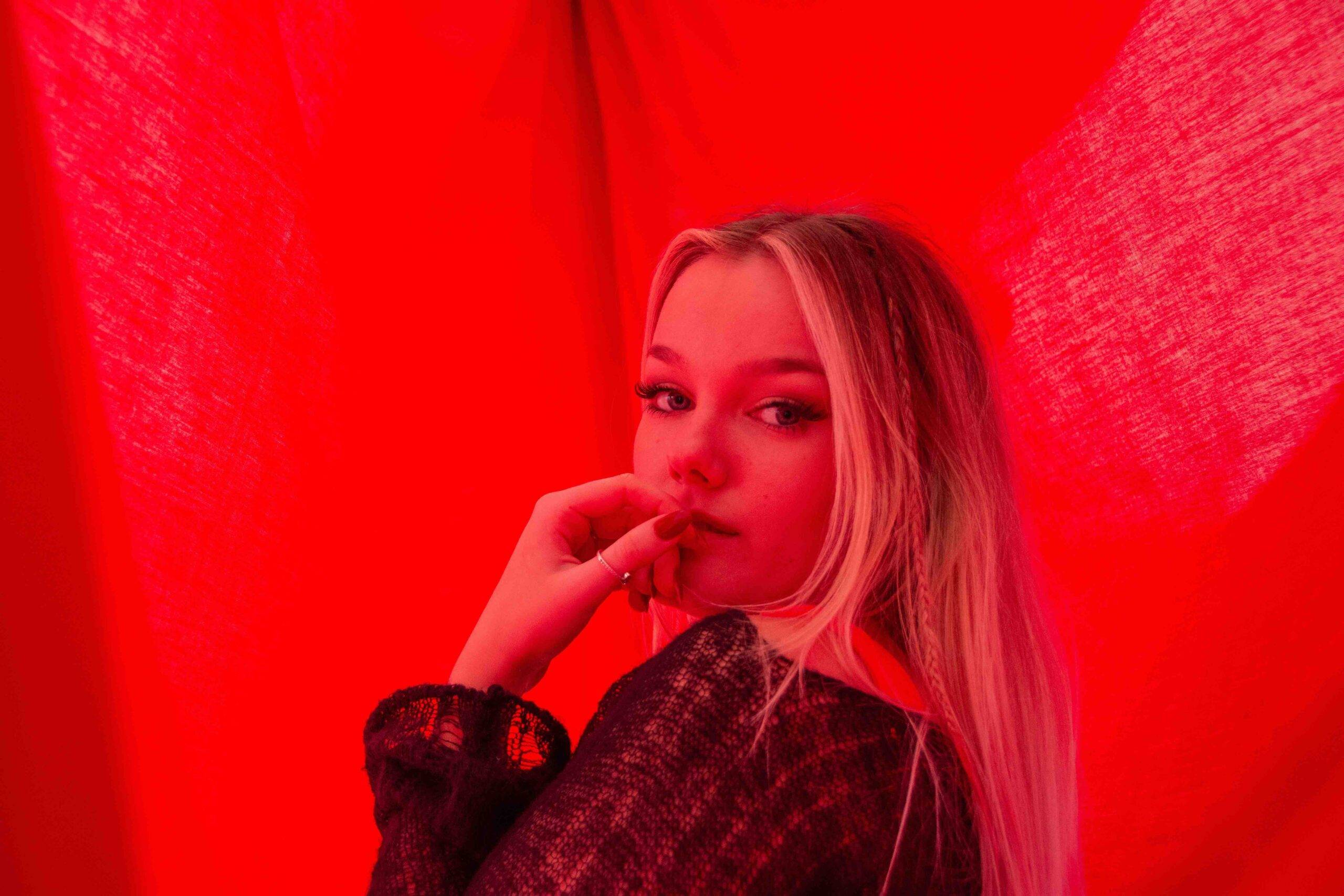 Jess Stewart Shares Latest Effort ‘Crush’ – Mesmerized