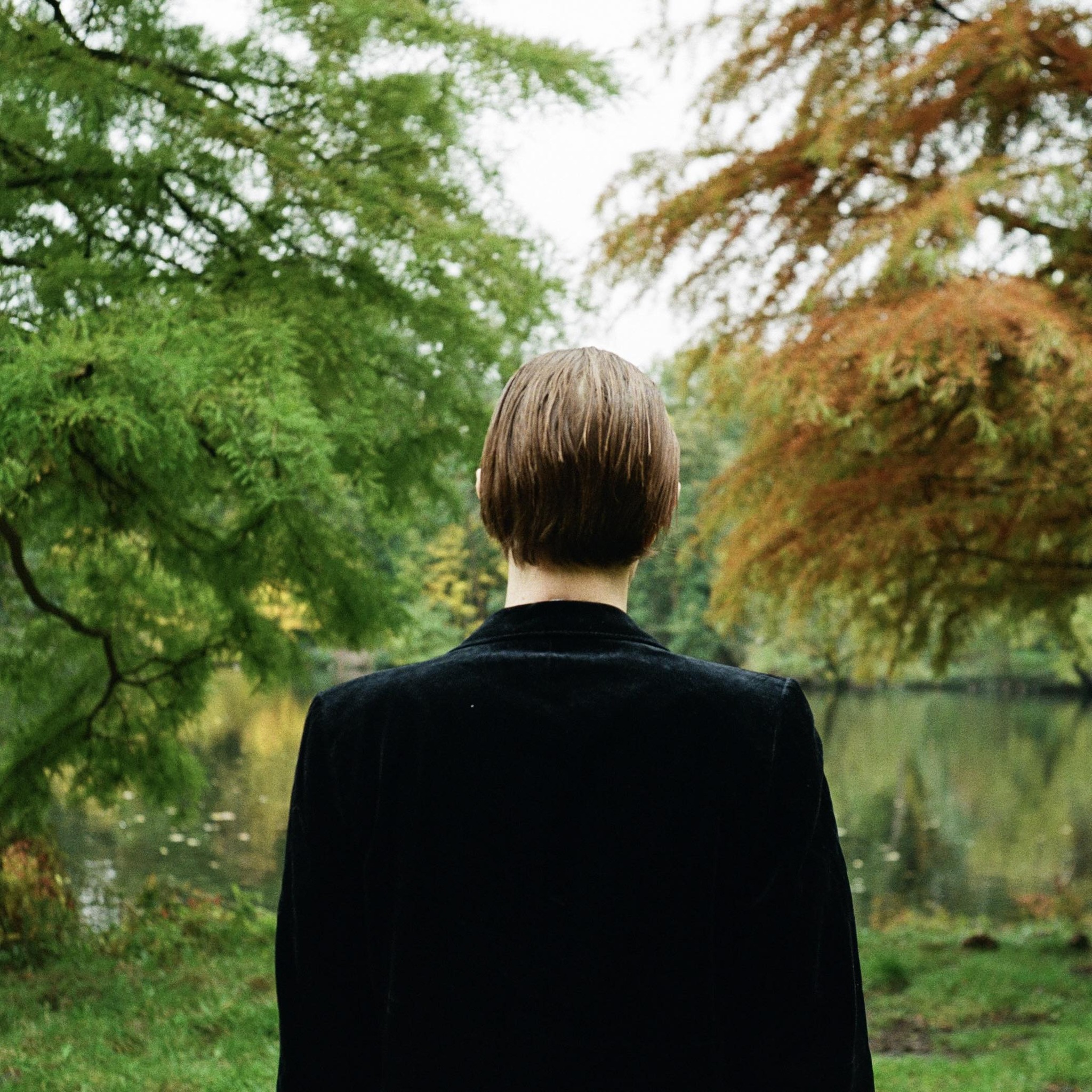 Aircraft Return with Brooding, Hypnotic Piece ‘Idiot Love’ – Mesmerized